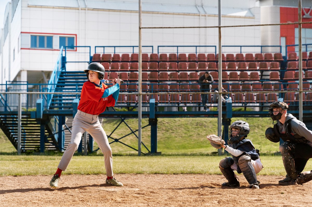 Perbedaan Softball dan Baseball: Mana yang Lebih Seru? | KUYY Blog